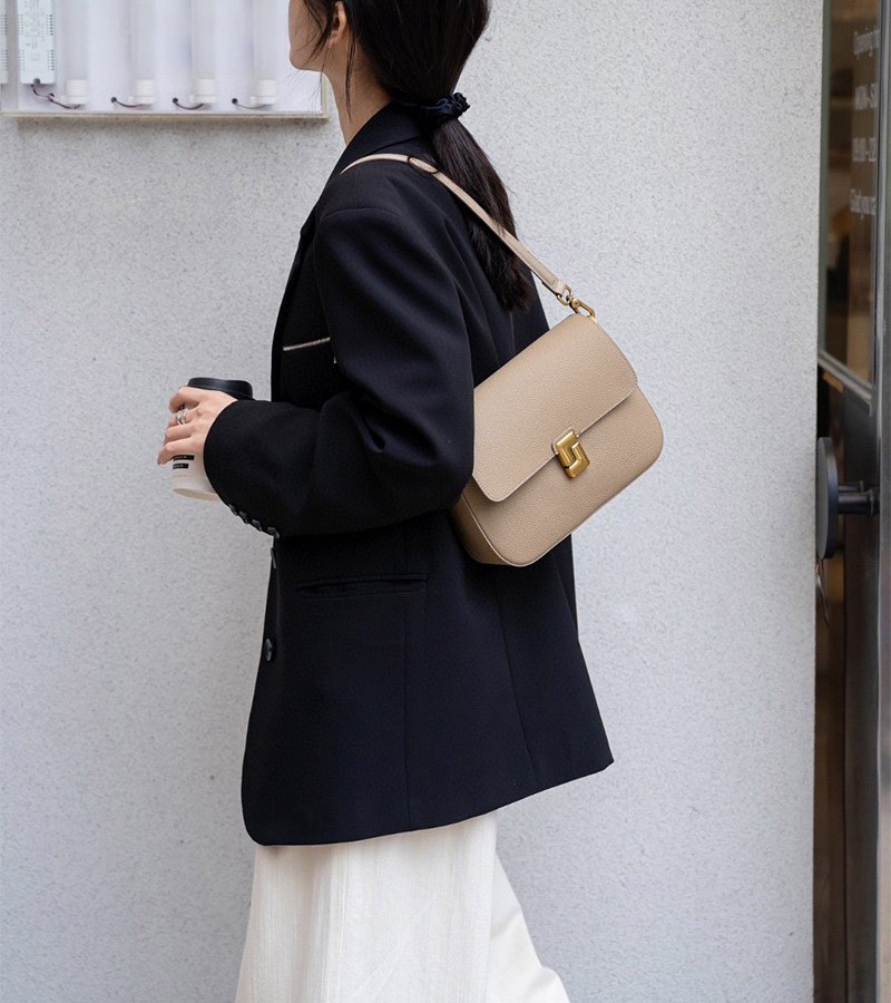 ᐈ Купити Жіноча шкіряна сумка месенджер Claire бежева, ціна, якість — Bagtone.ua